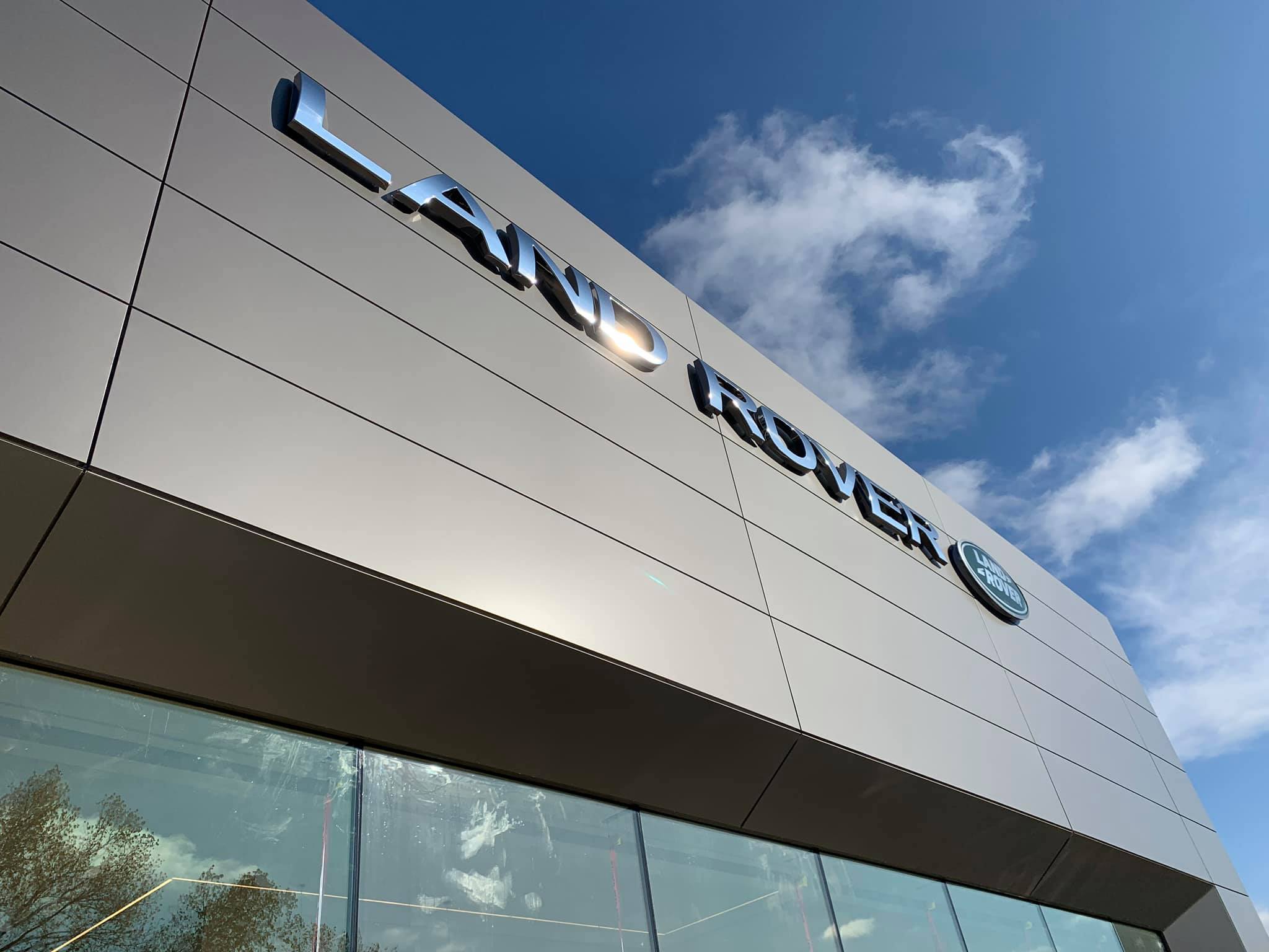 dealership-land-rover-signage-exterior – Baker Associates